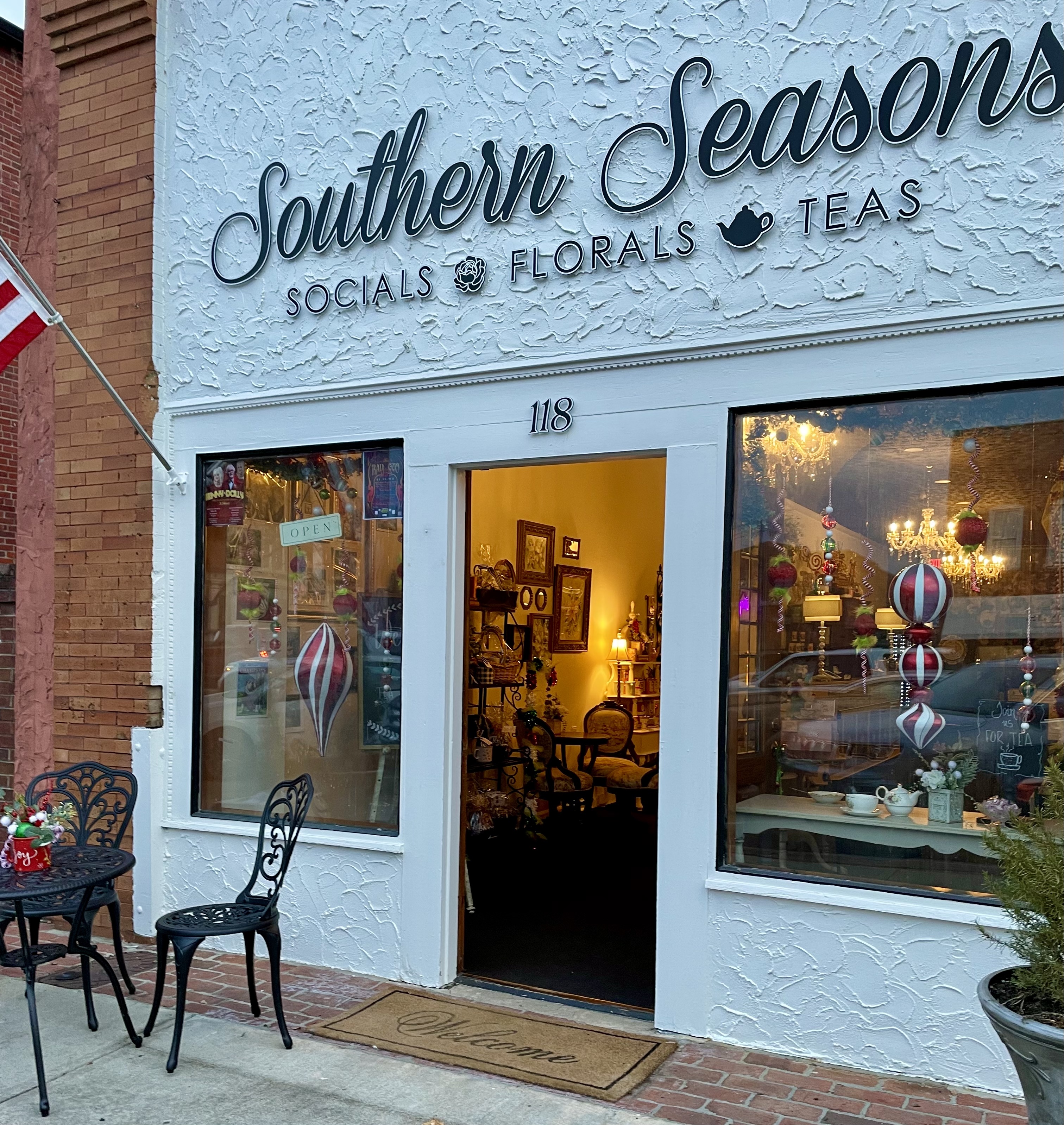 Southern Seasons – Socials. Florals. Tea.
